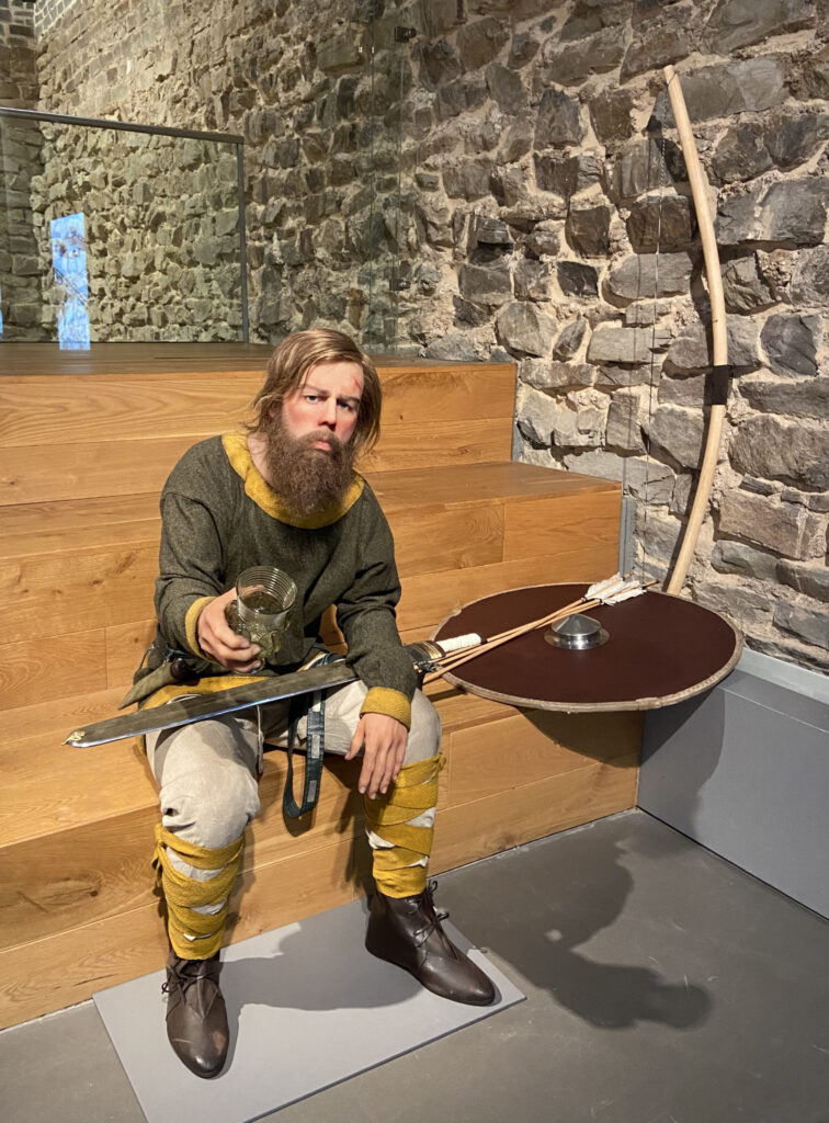 Römischer Reiter und Frankenkrieger | Fundus – Theaterwerkstatt Robert ...